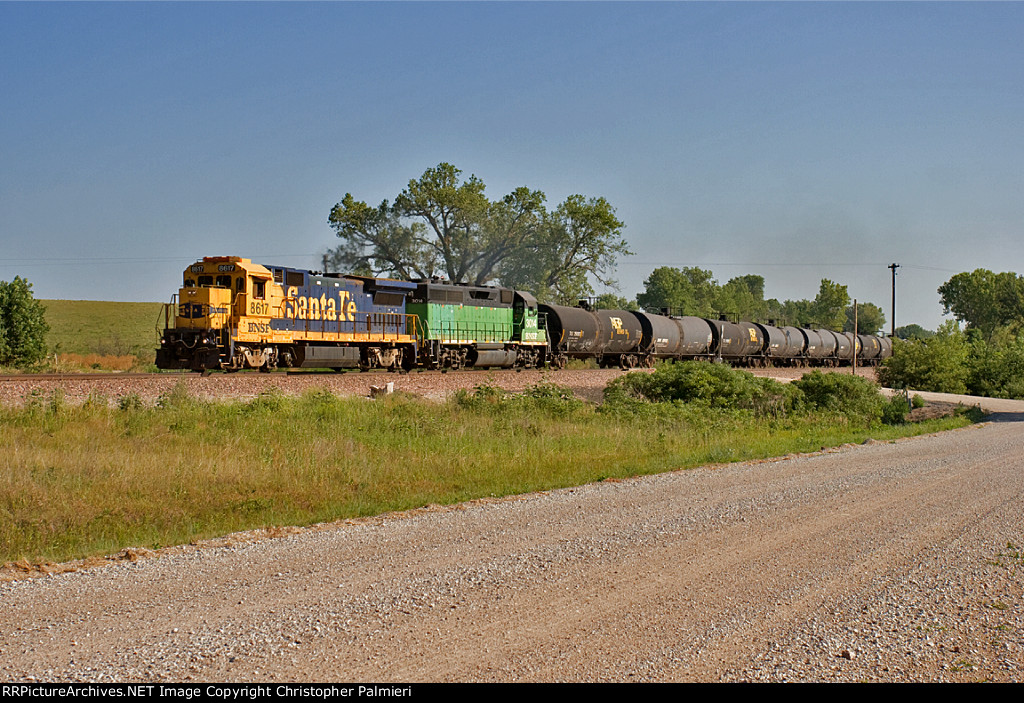 BNSF 8617 and BNSF 3014 Lead L-NEB6151-16